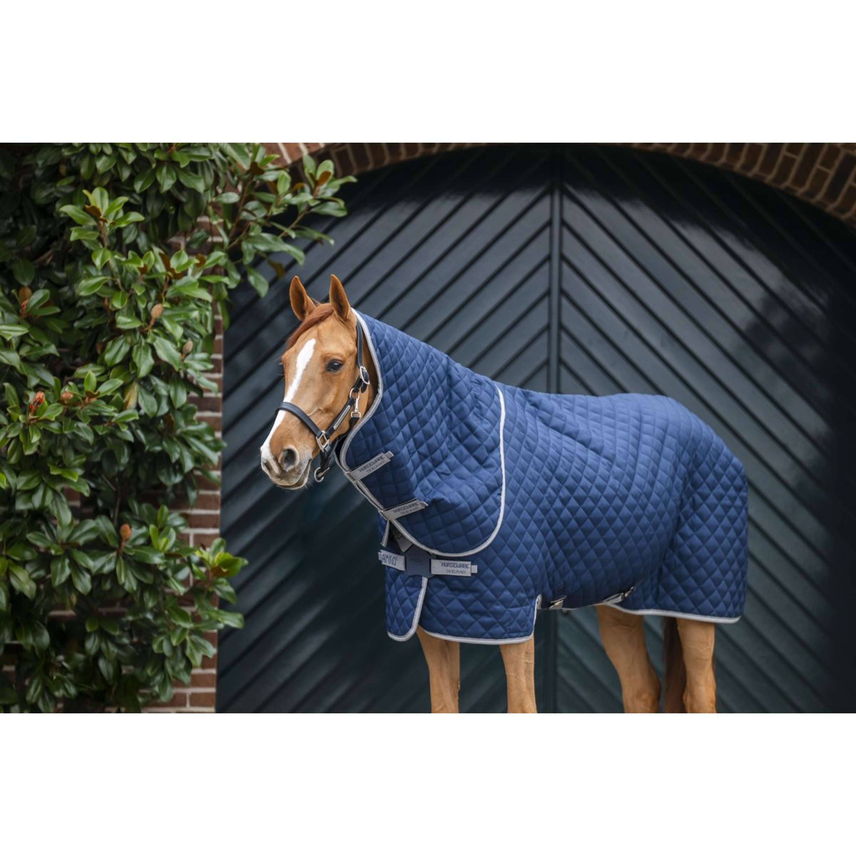 Amigo Quilted Stable Plus 200g Navy/Titanium Grey/Silver | Agradi.com